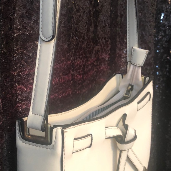 Simply Noelle | Bags | White Simply Noelle Polyurethane Crossbody Purse ...